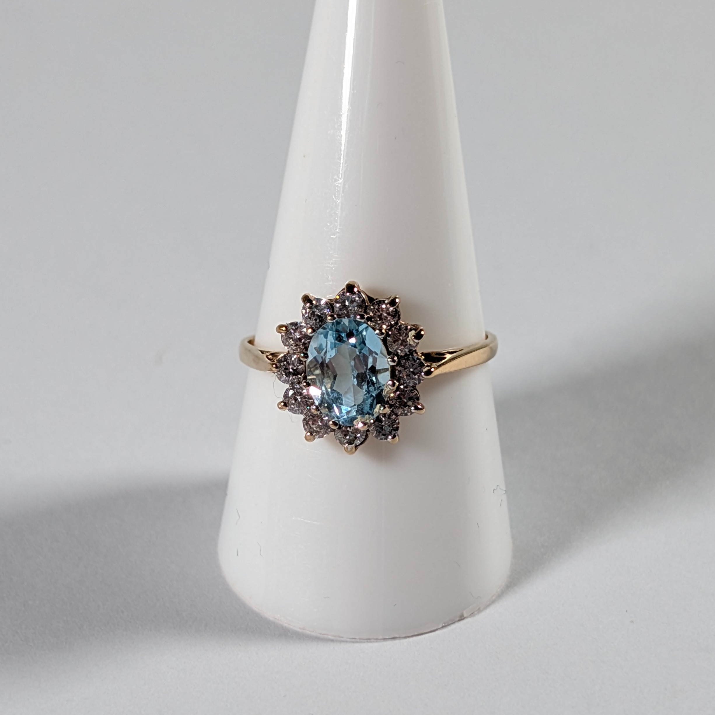 Pre-owned 9ct Gold Blue & White *CZ* Flower Ring Size Q1/2 - Own4Less